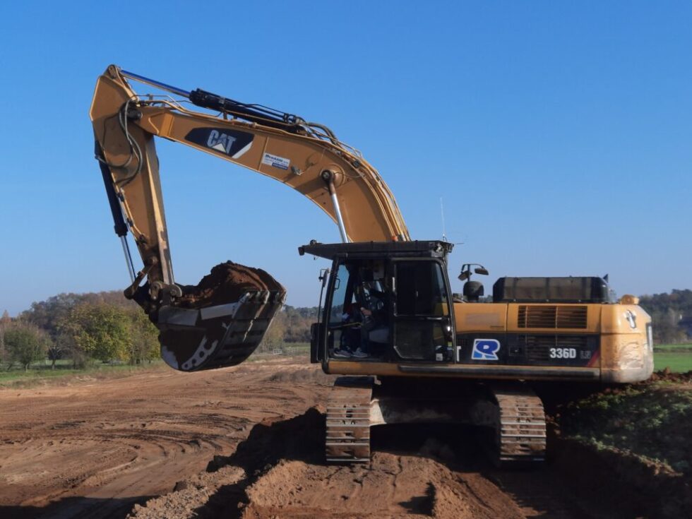 Na stavbě dálnice D55 Moravský Písek - Bzenec odvážíme ornici na ...