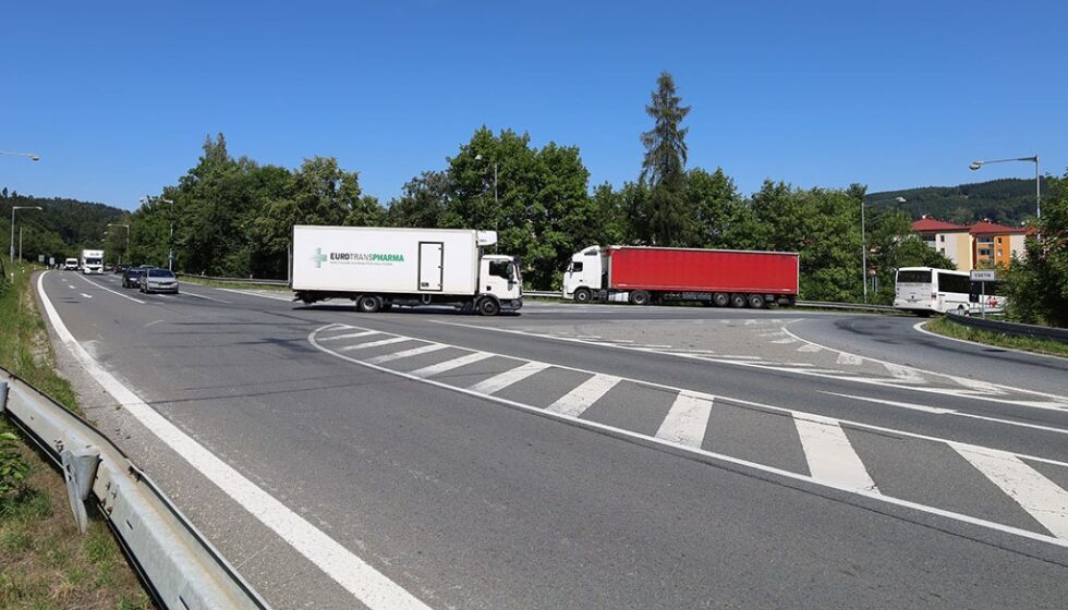 Koncem března začneme budovat připojovací pruh na silnici I/57 ve ...