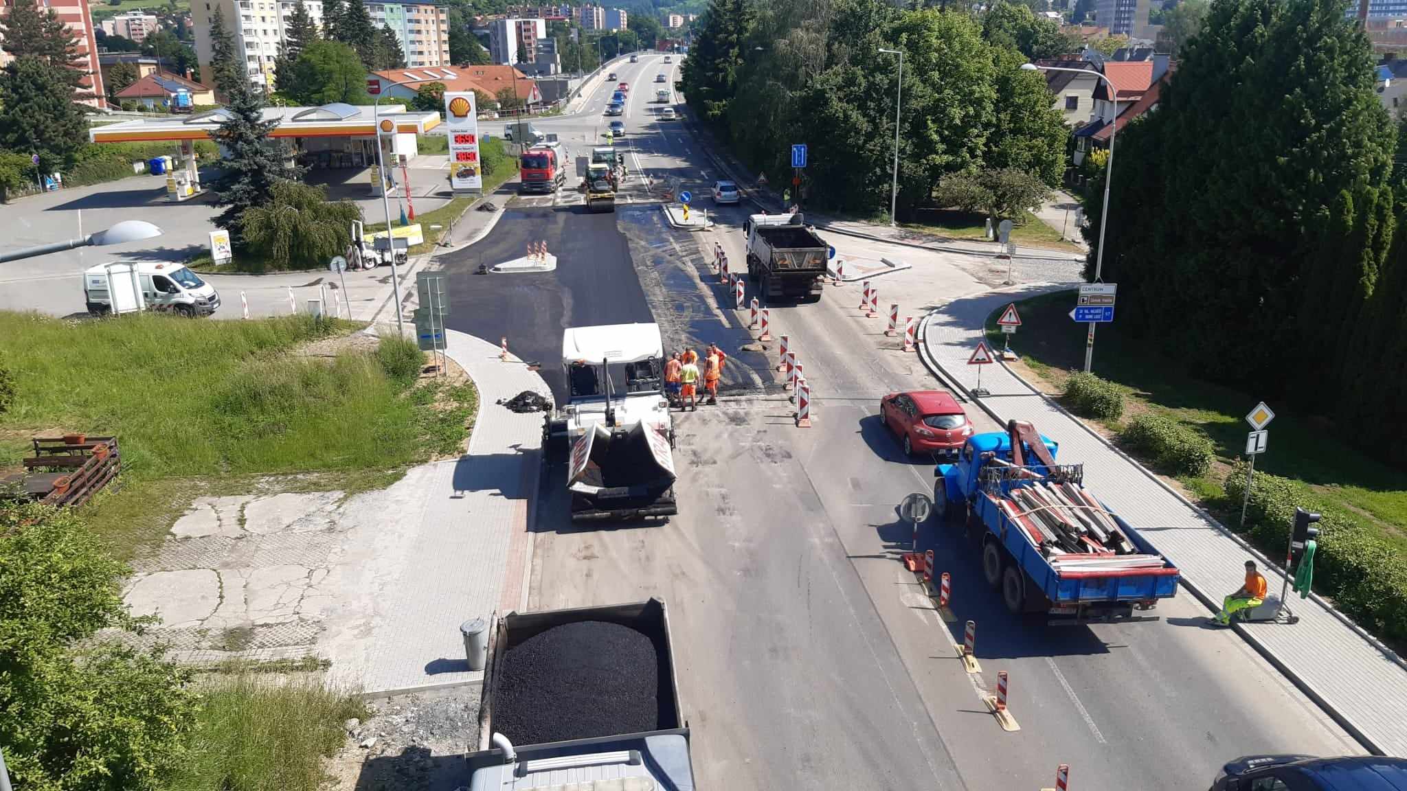 Pokládka asfaltových vrstev dnes zdrží řidiče ve Vsetíně - Ředitelství silnic a dálnic s. p. pro ...